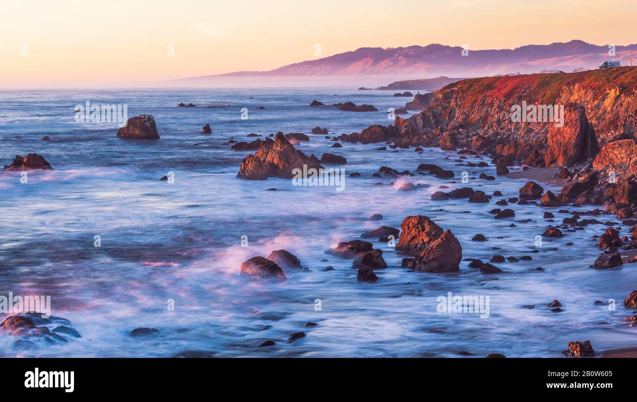 Northern california ocean waves hi-res stock photography and images - Alamy