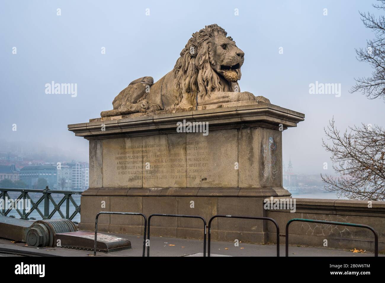 Lion on chain bridge hi-res stock photography and images - Alamy