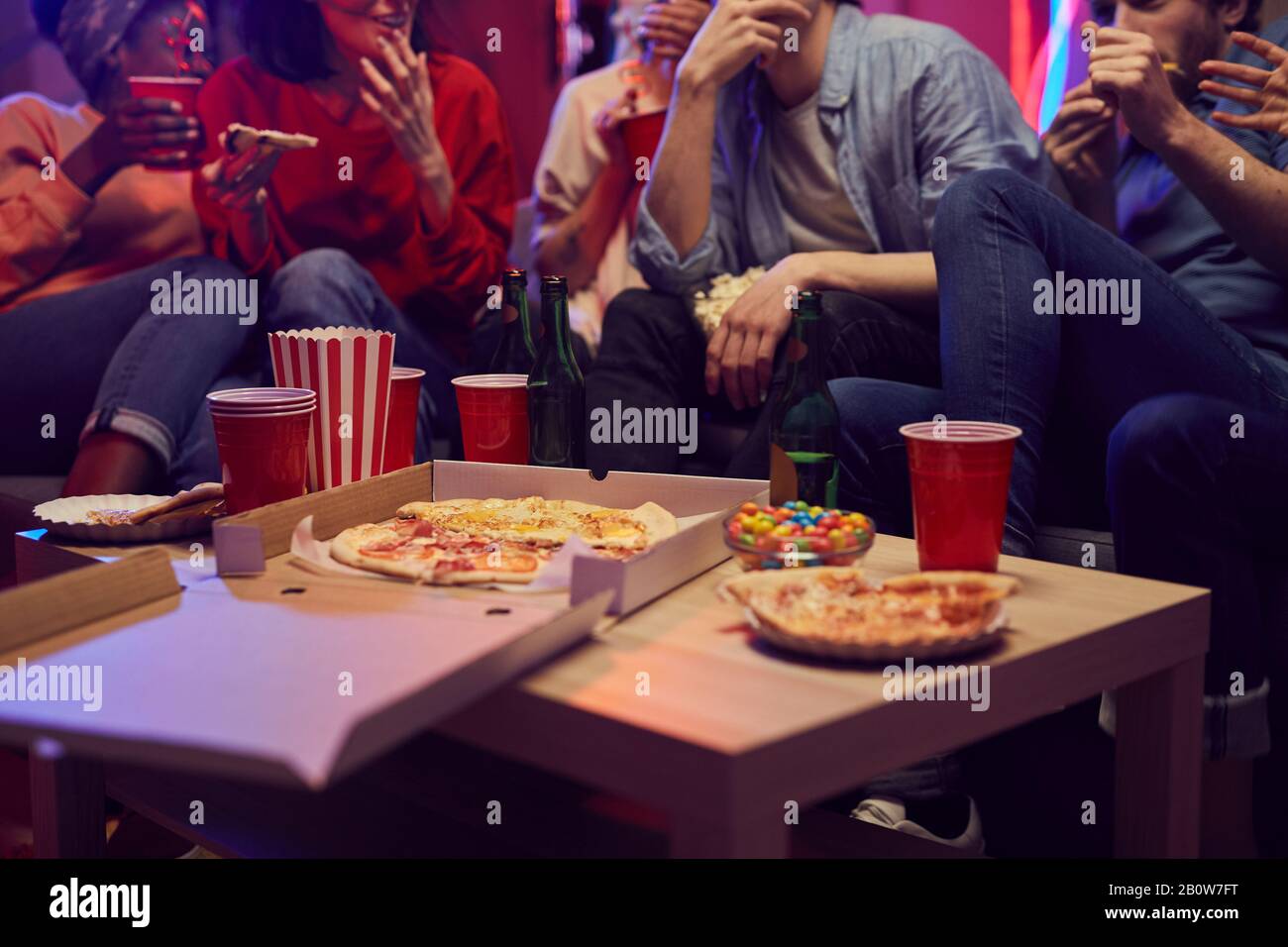 Group young people sitting table hi-res stock photography and images ...