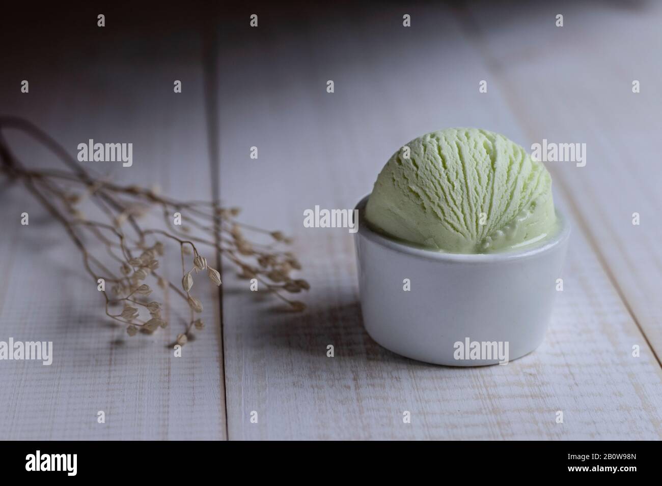 Minimalist still life shadows hi-res stock photography and images - Alamy