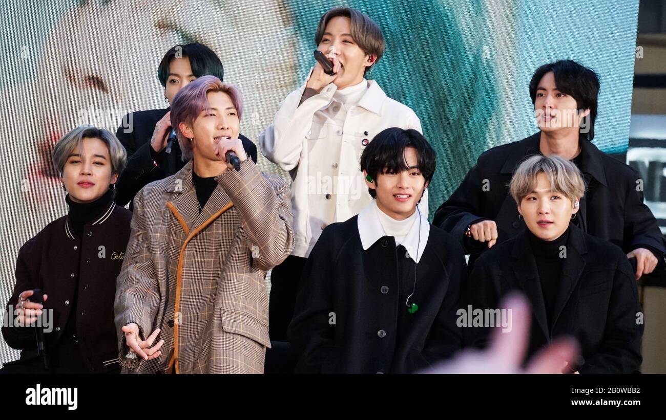 Korean K Pop Band Bts High Resolution Stock Photography and Images - Alamy