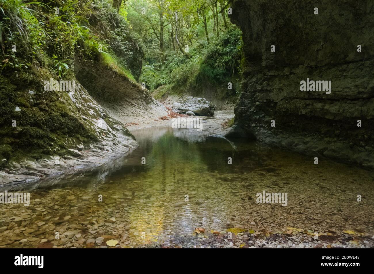 Water cavity hi-res stock photography and images - Alamy