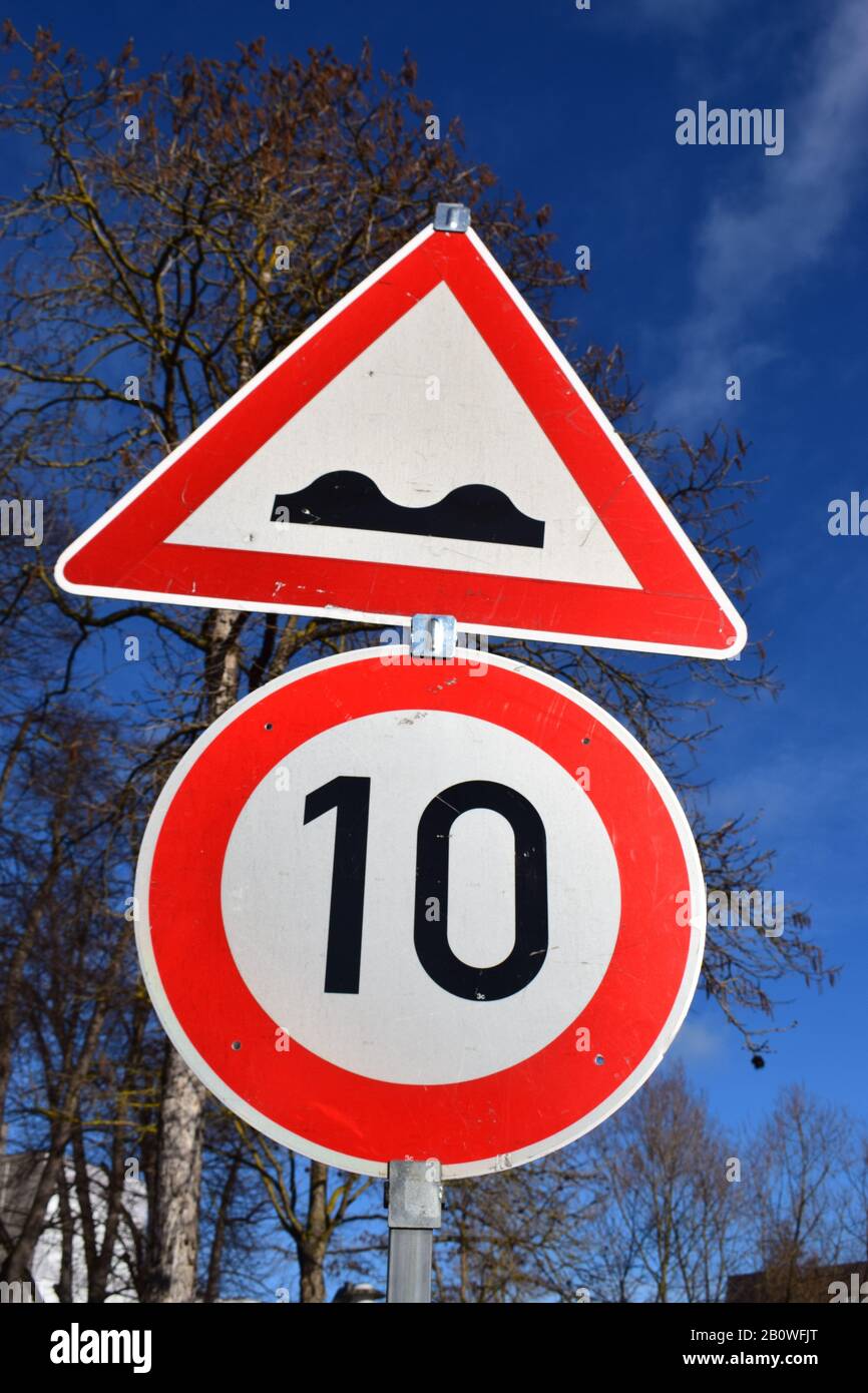 10 kph limit hi-res stock photography and images - Alamy