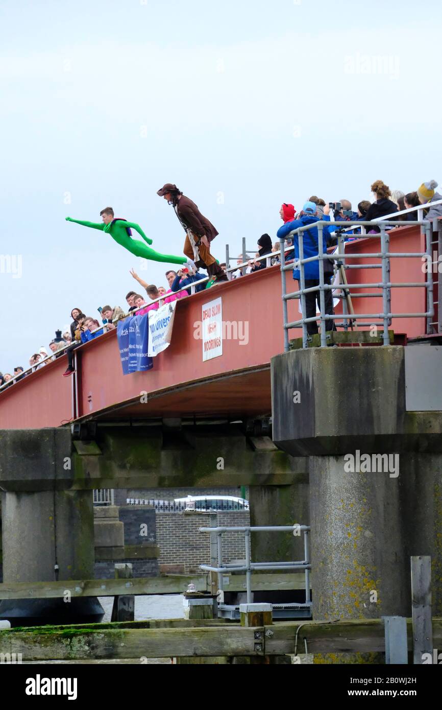 Jumping off bridge hi-res stock photography and images - Alamy