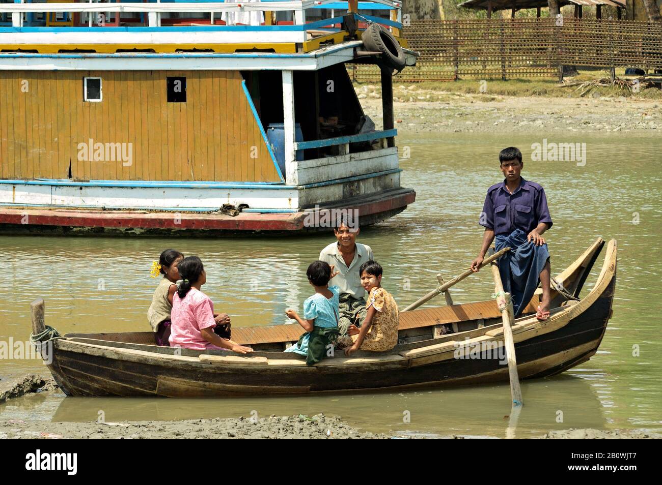 Family on a boat in Sittwe, Rakhine State, Myanmar Stock Photo - Alamy