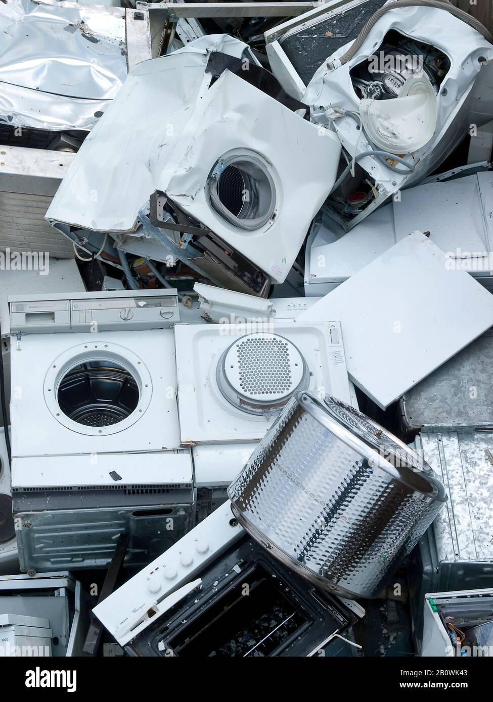 Washing machine recycling hi-res stock photography and images - Alamy