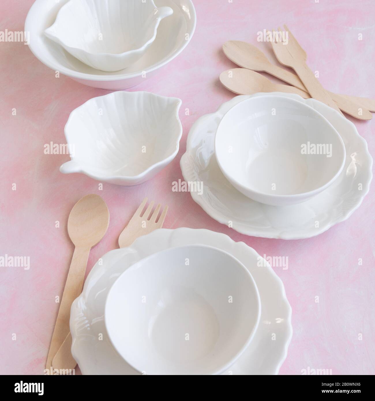 White ceramic plates hi-res stock photography and images - Alamy