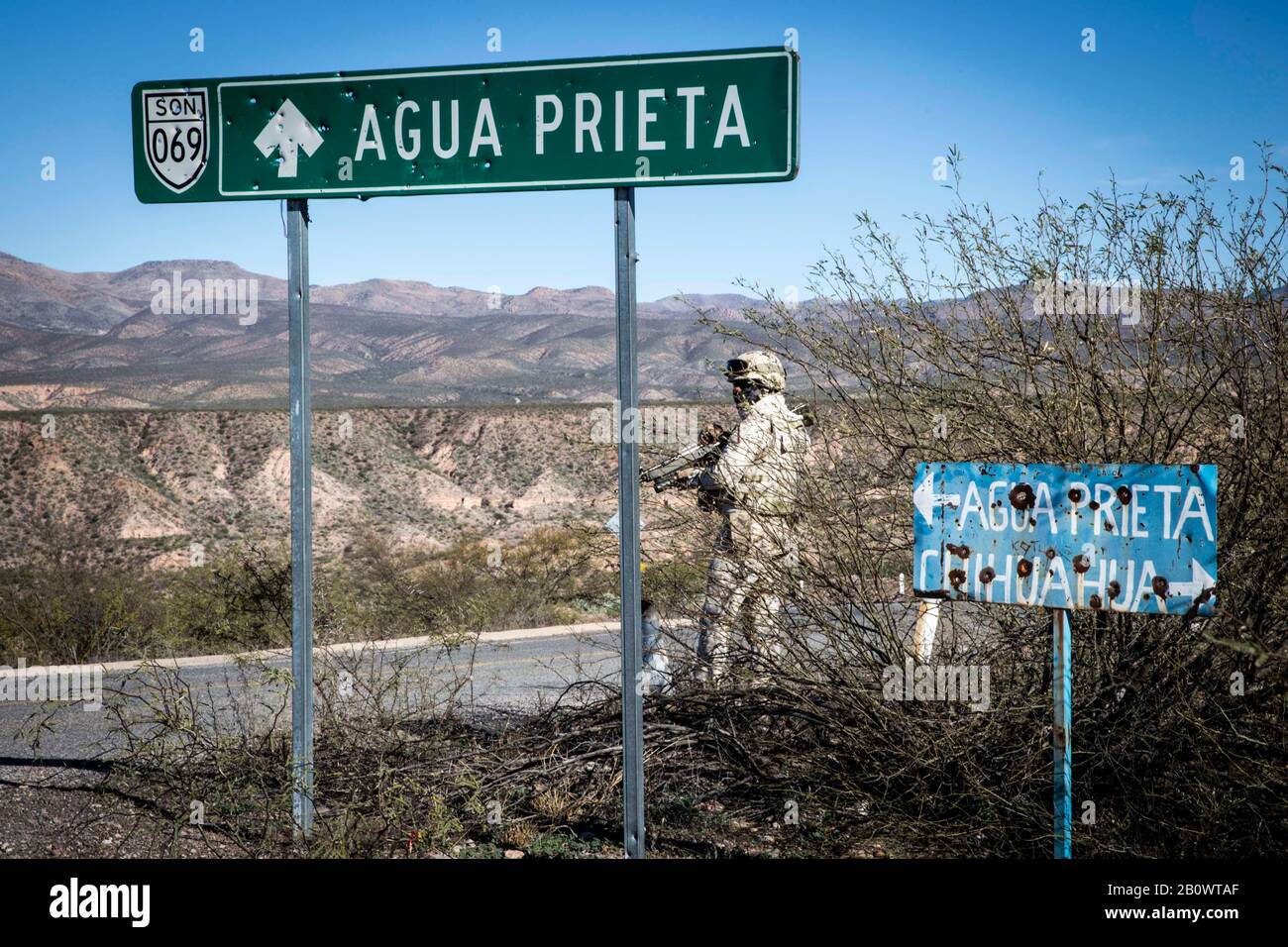 Mexican cartel soldiers hi-res stock photography and images - Alamy