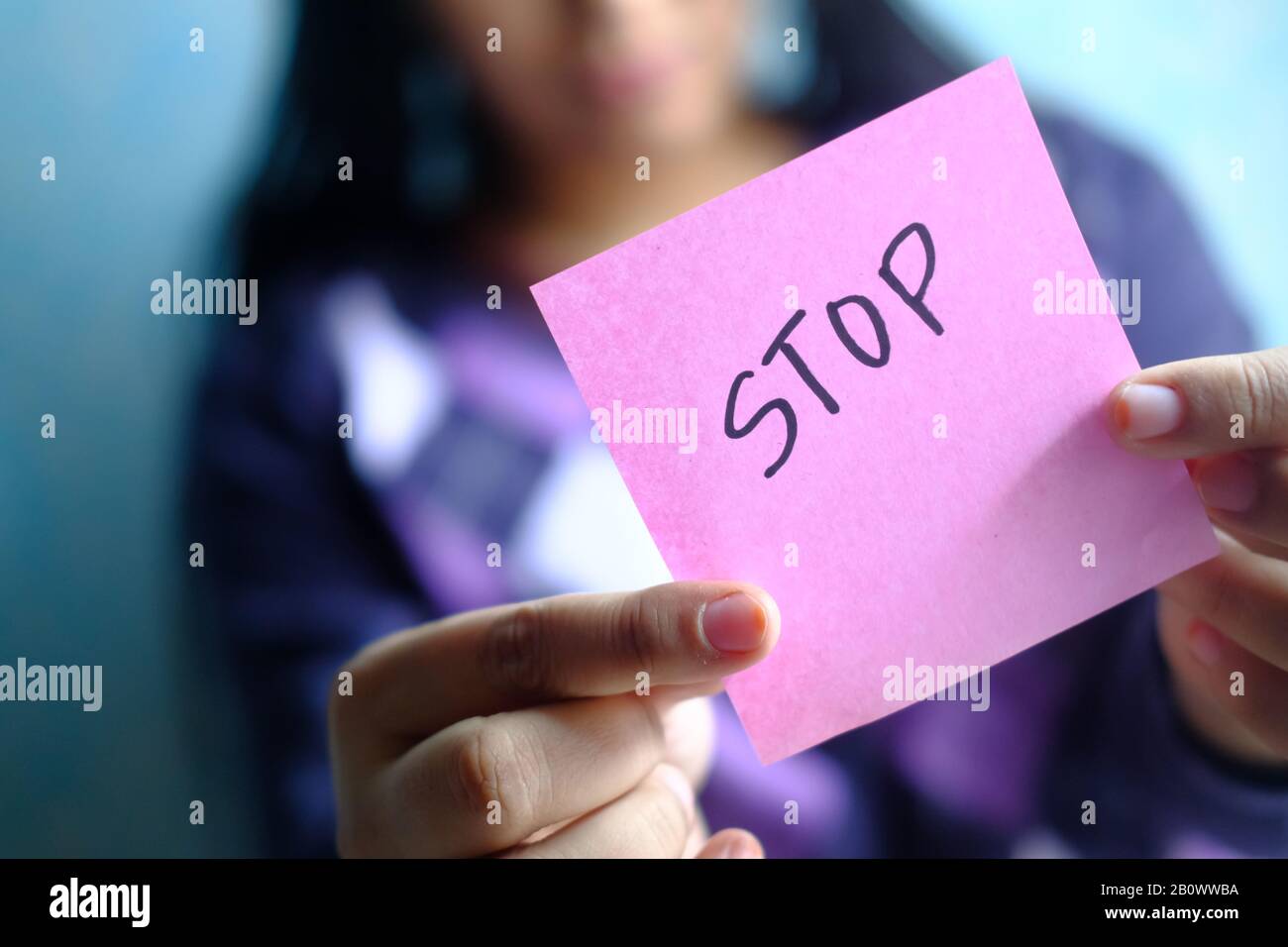 women hand holding stop sign , close up Stock Photo - Alamy