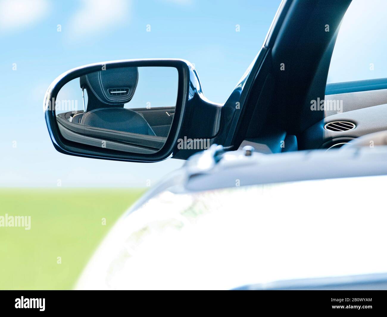 Rearview mirror picture hi-res stock photography and images - Alamy