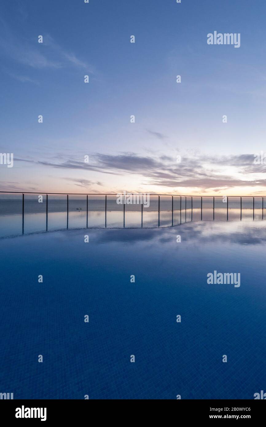 Infinity pool, Hotel Gloria Palace Amadores, Gran Canaria, Spain Stock ...