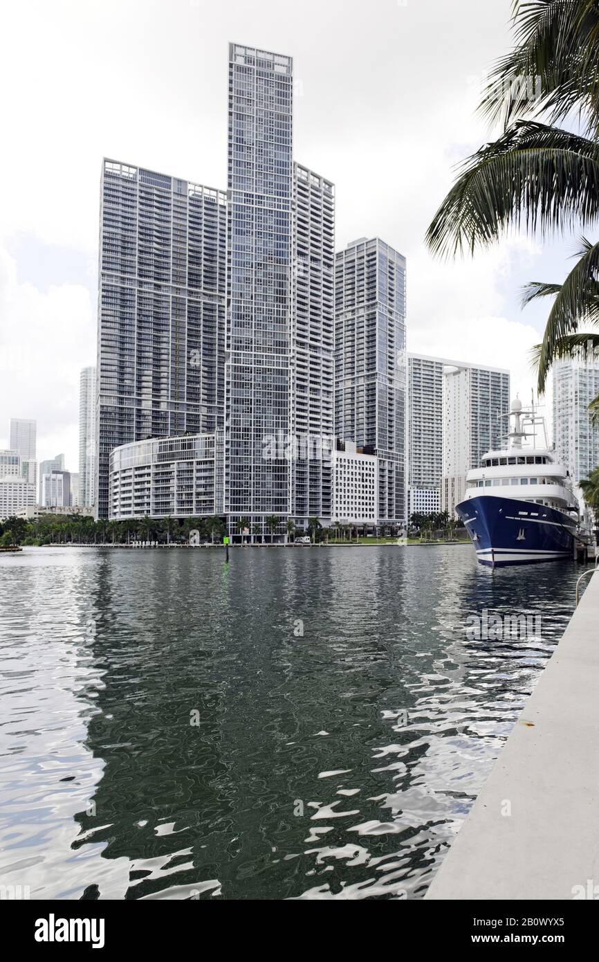 Miami river water high rise building buildings hi-res stock photography ...