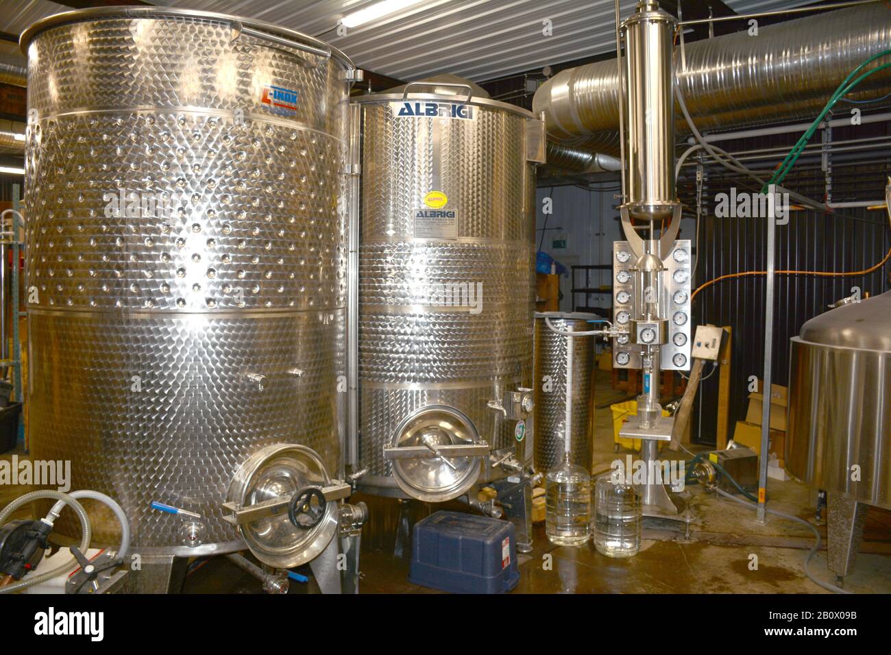 Distillery equipment hi-res stock photography and images - Alamy
