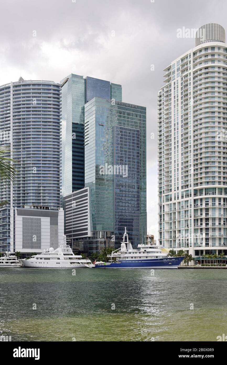 Miami river water high rise building buildings hi-res stock photography ...