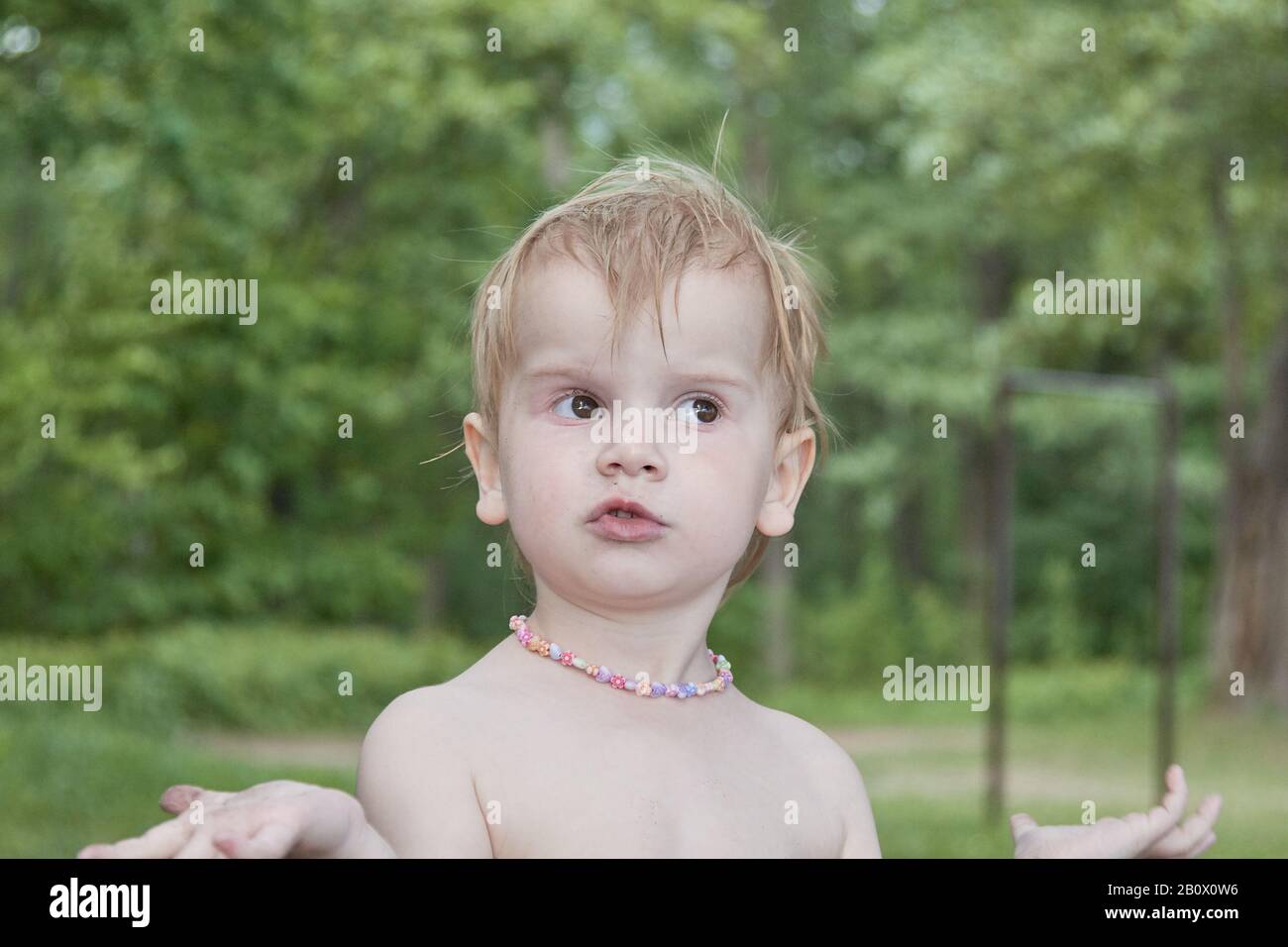 emotion is a misunderstanding, the little girl throws up his hands ...