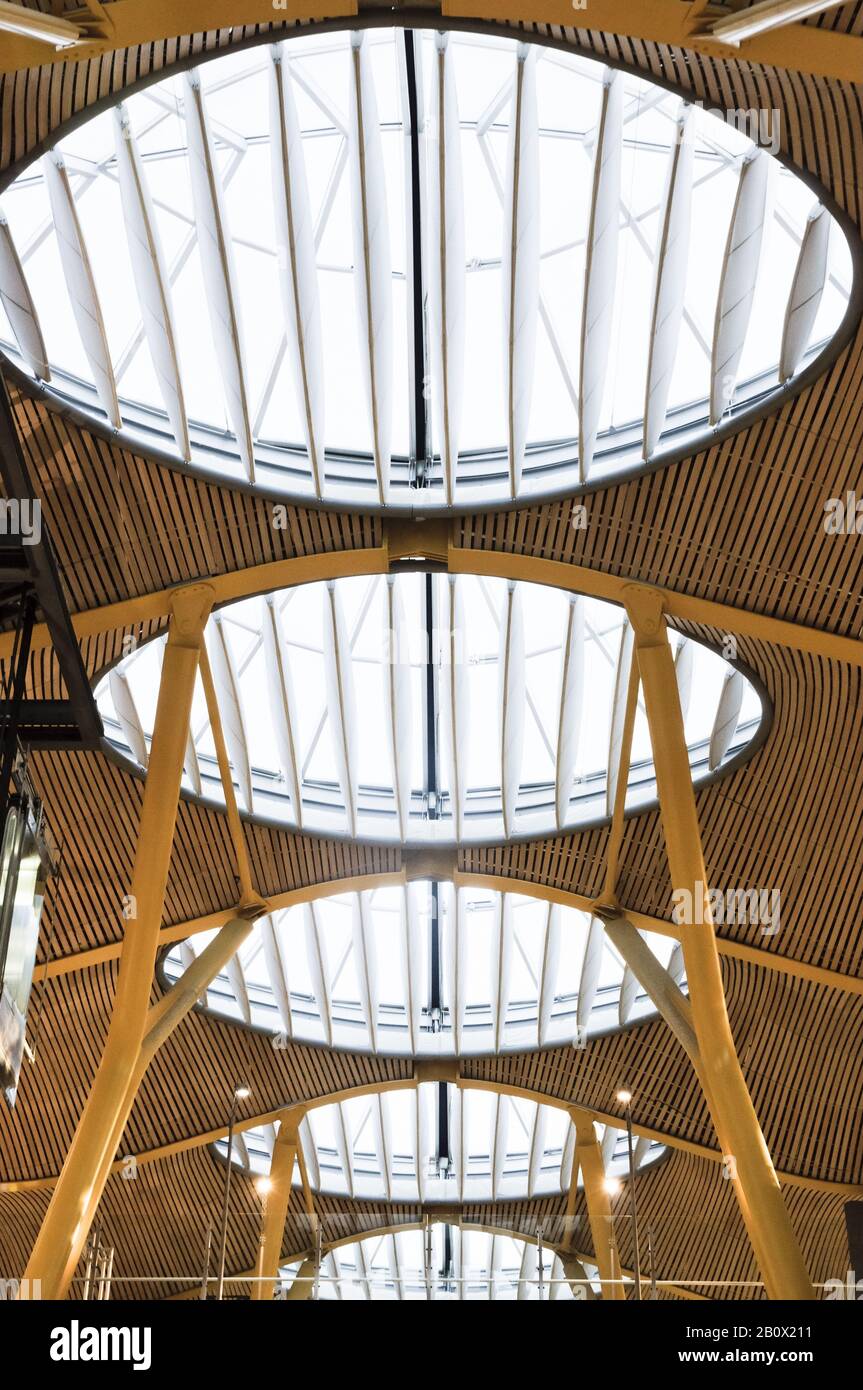Roof structure of Barajas Airport, Terminal 4, roof with window, Madrid ...