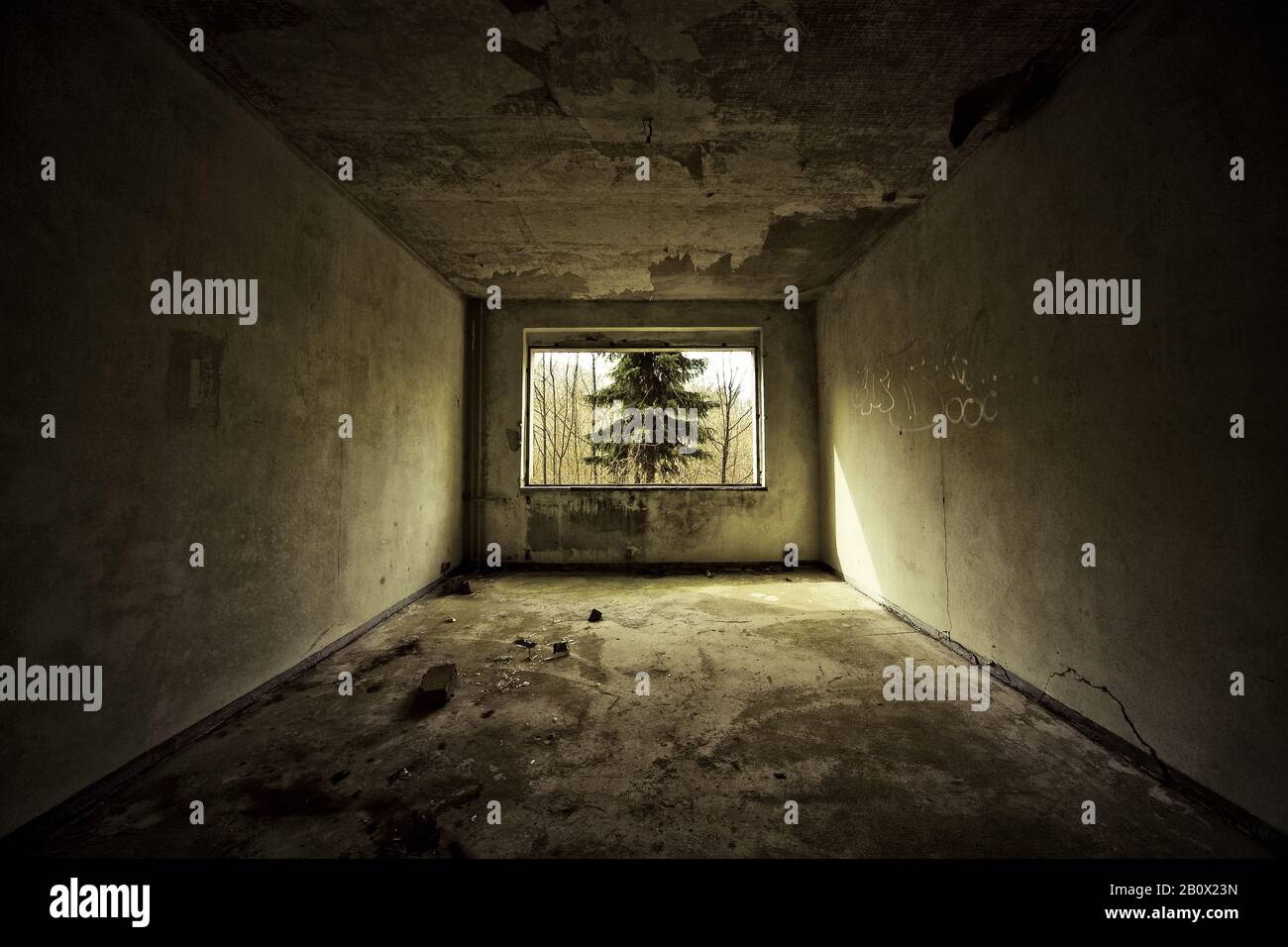 Run down house interior hi-res stock photography and images - Alamy