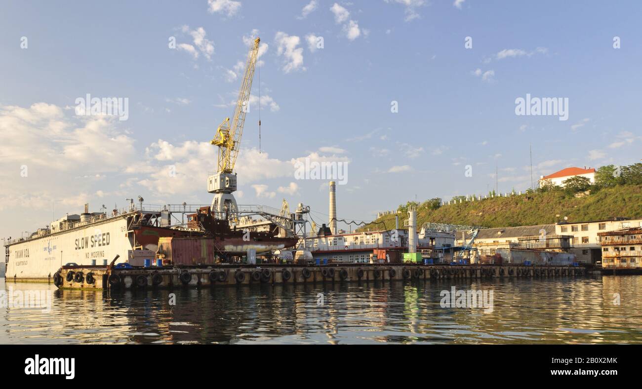 Wharf facilities hi-res stock photography and images - Alamy