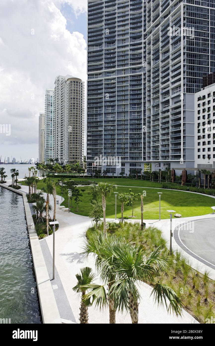 Miami river water high rise building buildings hi-res stock photography ...