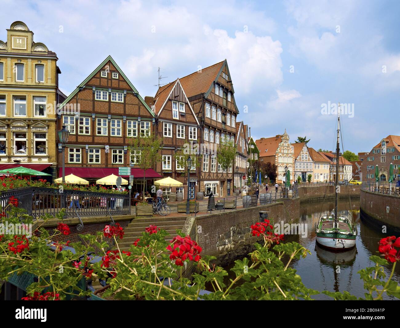 Houses at Hanshafen in the Hanseatic city of Stade, Lower Saxony ...