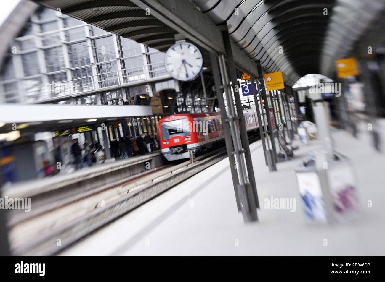 Dammtor platform hi-res stock photography and images - Alamy