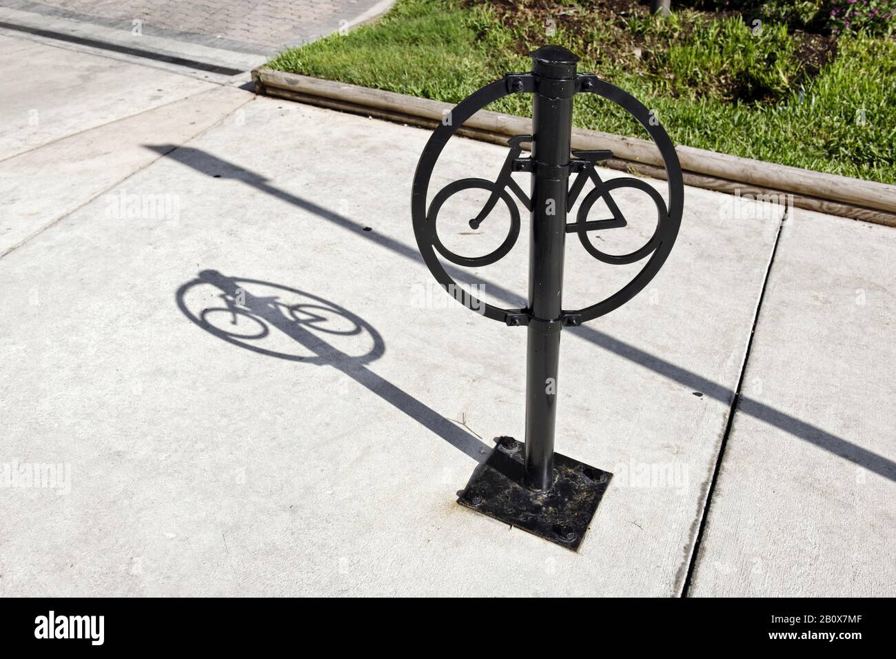 Note on bike lane hi-res stock photography and images - Alamy