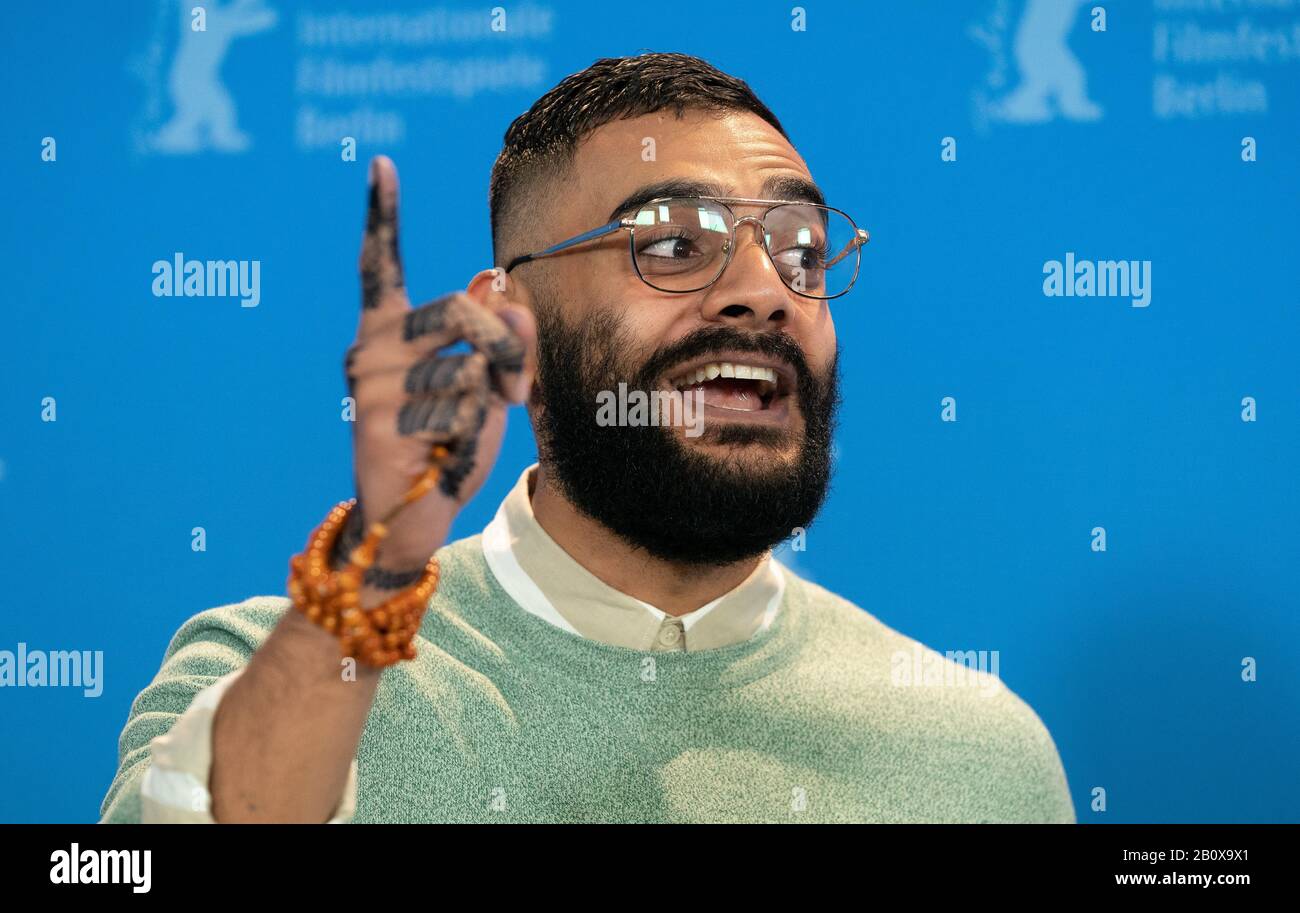 Classify Canadian actor Hamza Haq