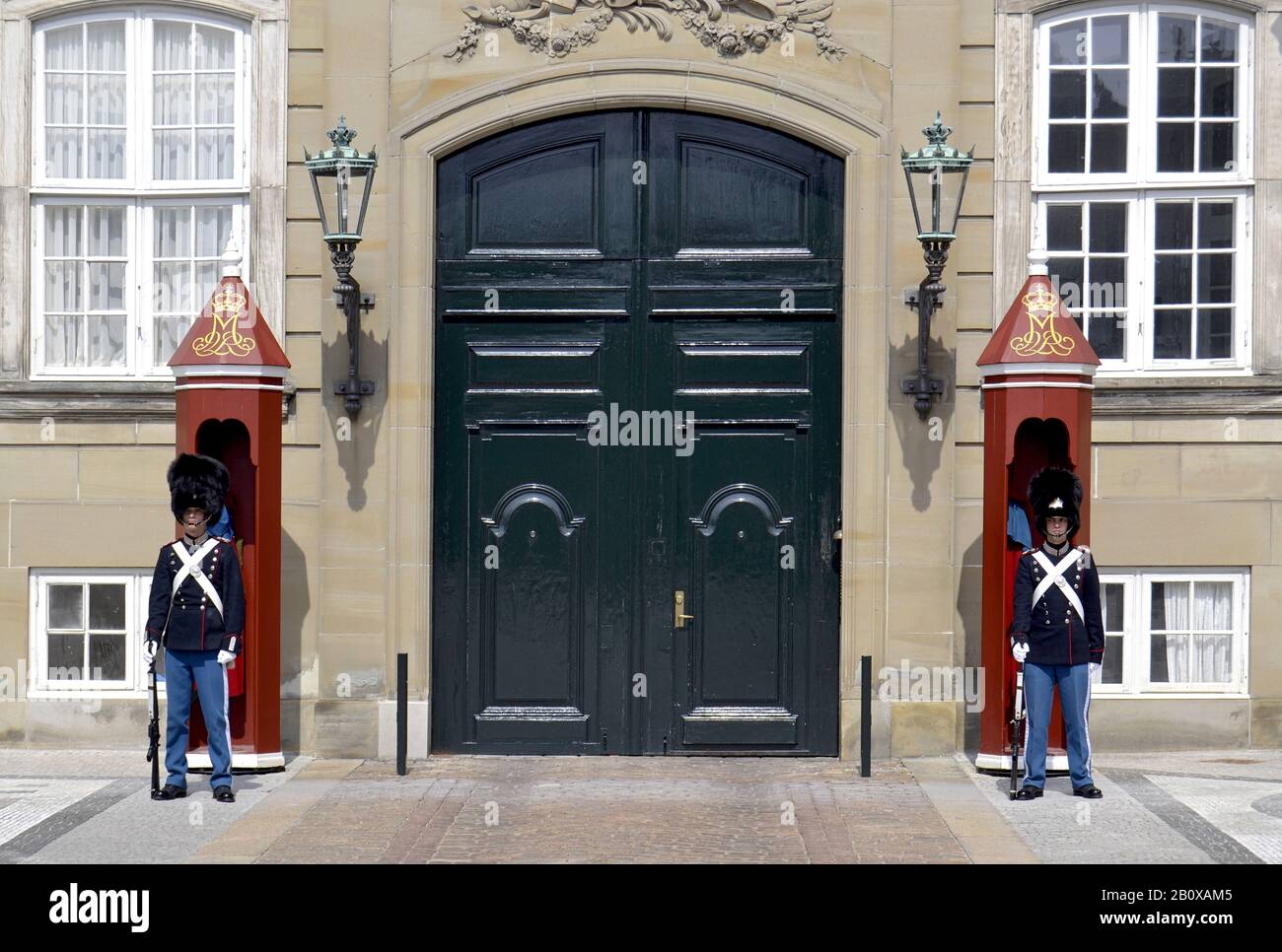 Two guards in front entrance hi-res stock photography and images - Alamy