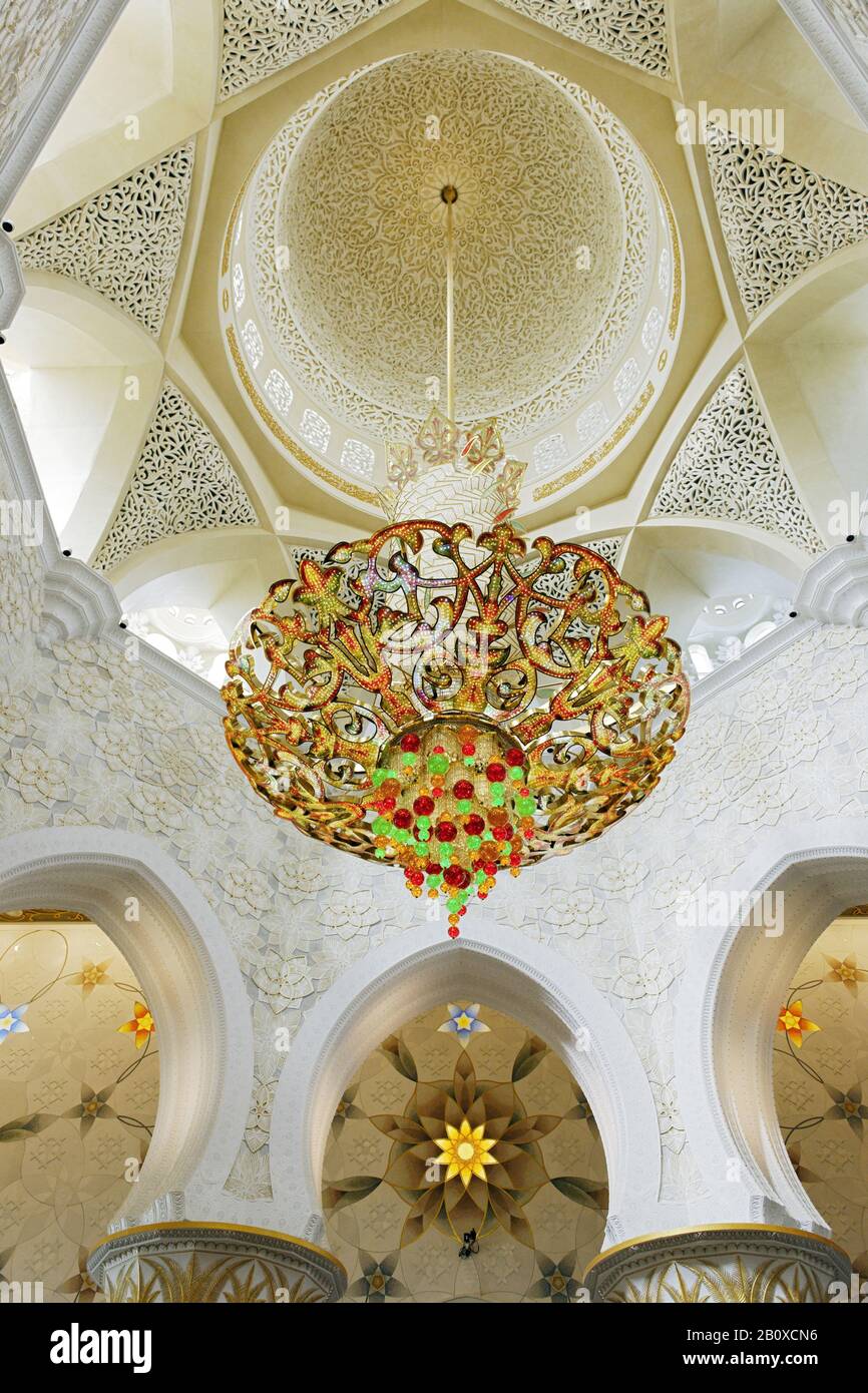Prayer room of the Sheikh Zayed Mosque, Abu Dhabi, United Arab Emirates ...