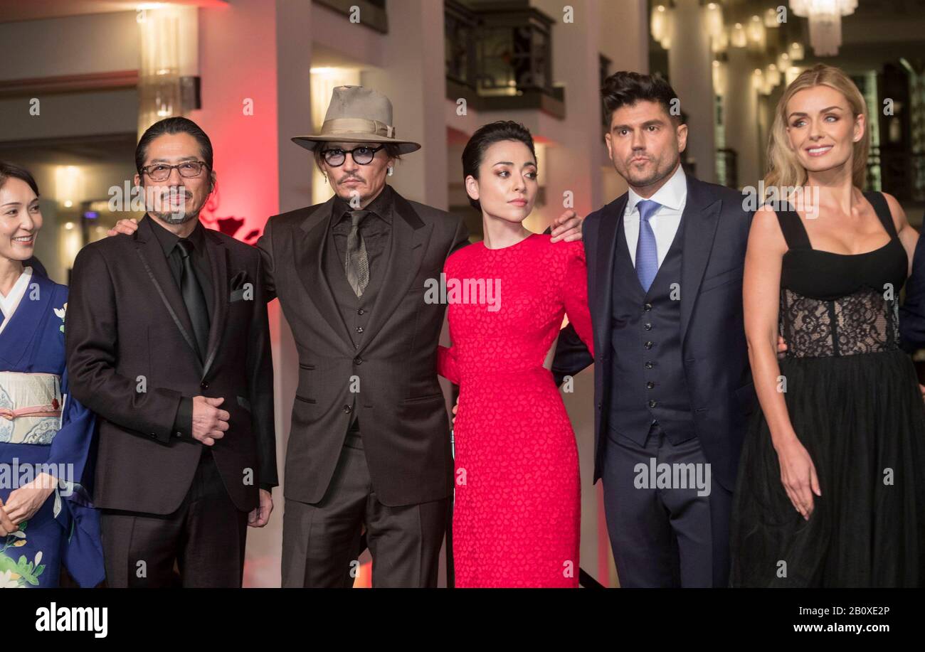 Akiko Iwase (l-r), Hiroyuki Sanada, Johnny Depp, Minami, director ...