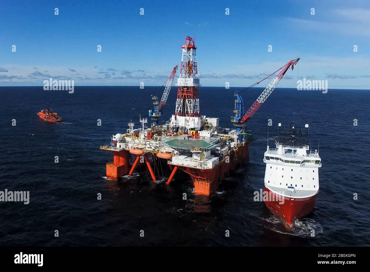 Offshoreplatform hi-res stock photography and images - Alamy
