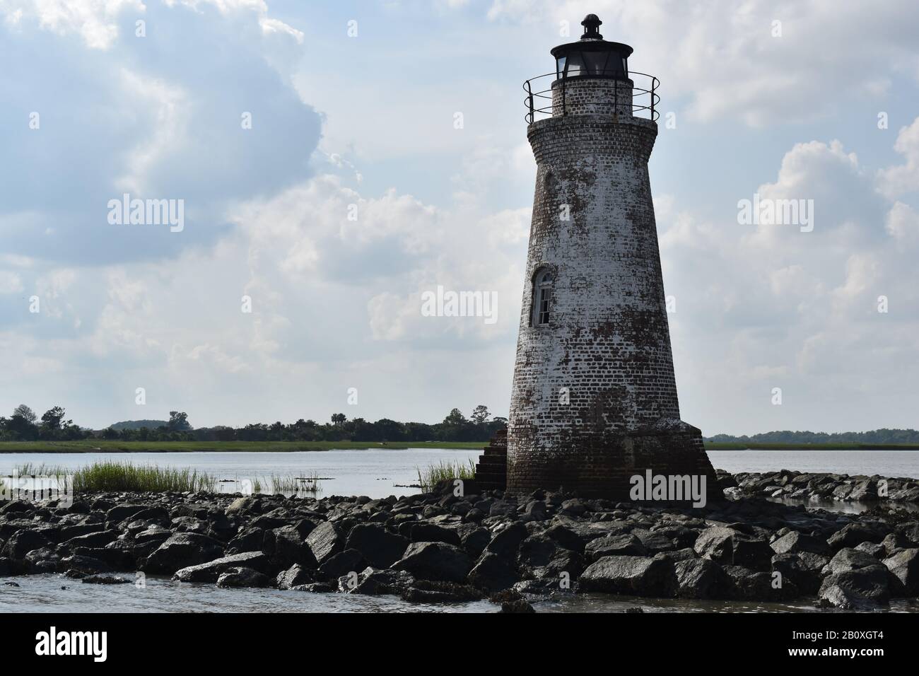 Cockspur Island lighthouse in the Savanna River in Georgia USA Stock ...