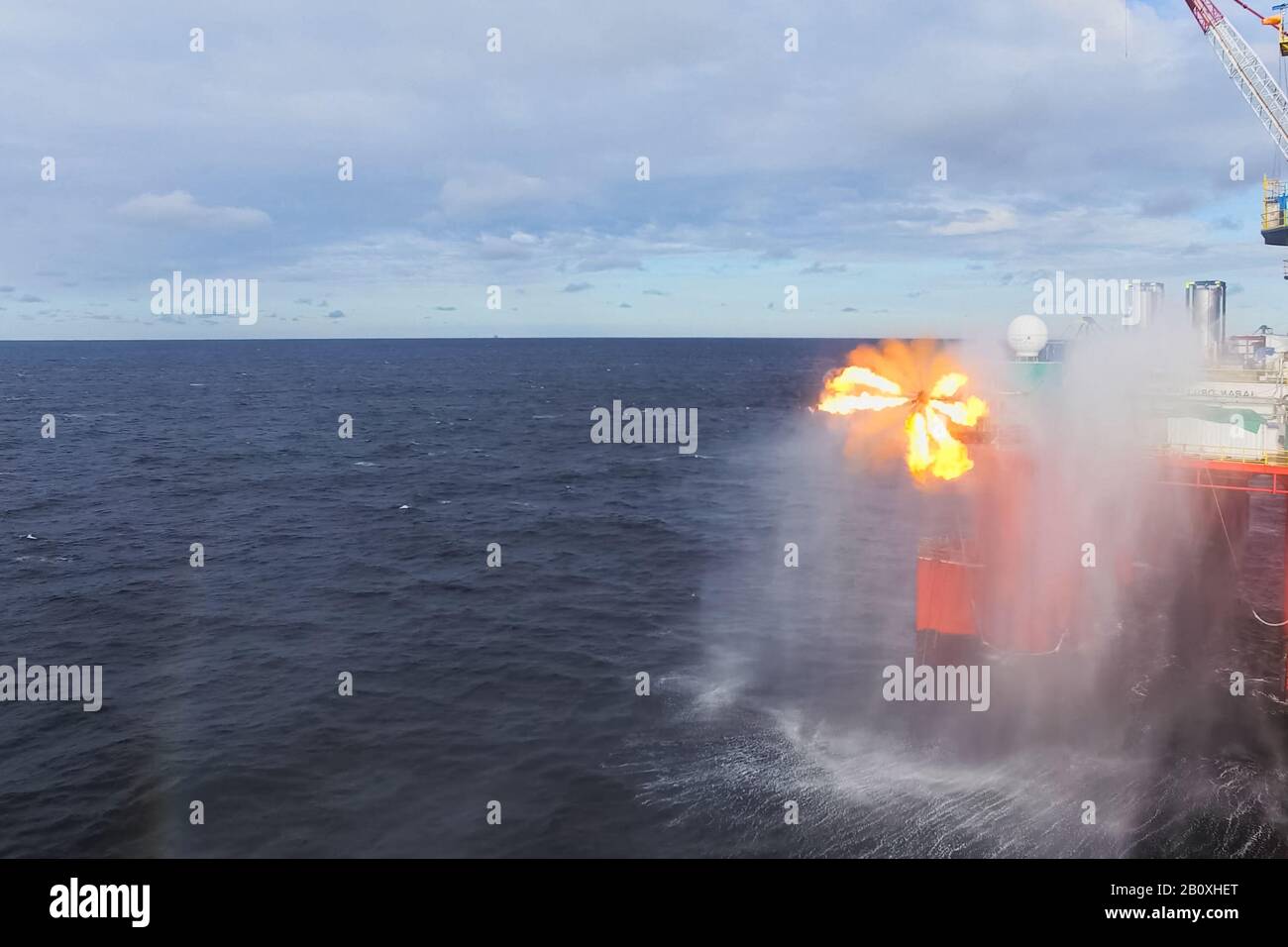 Offshoreplatform hi-res stock photography and images - Alamy