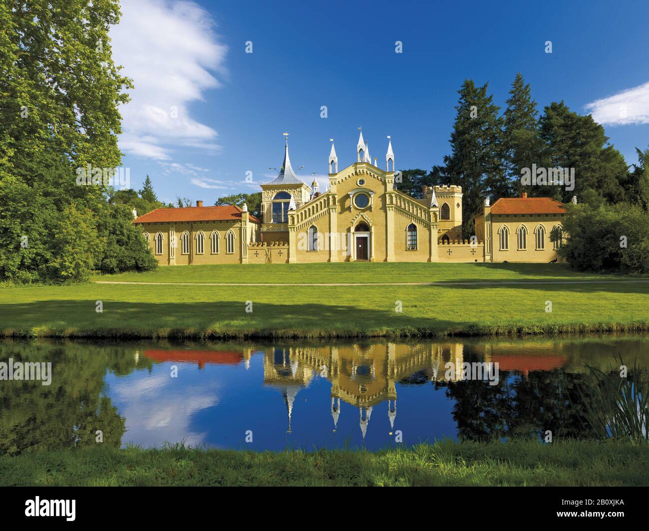 Gothic house hi-res stock photography and images - Alamy