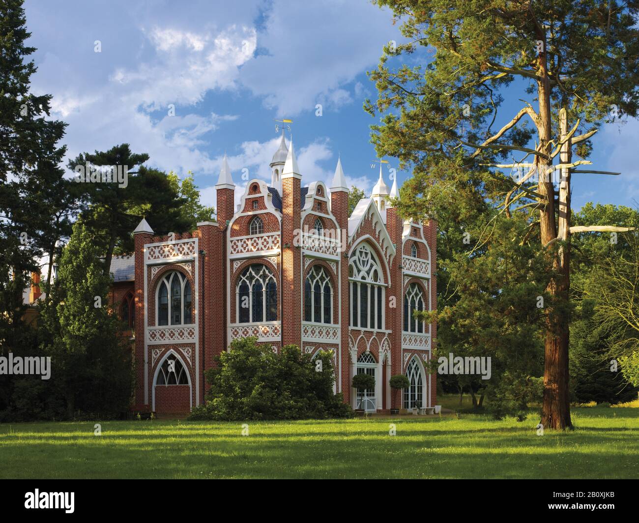 Gothic house hi-res stock photography and images - Alamy
