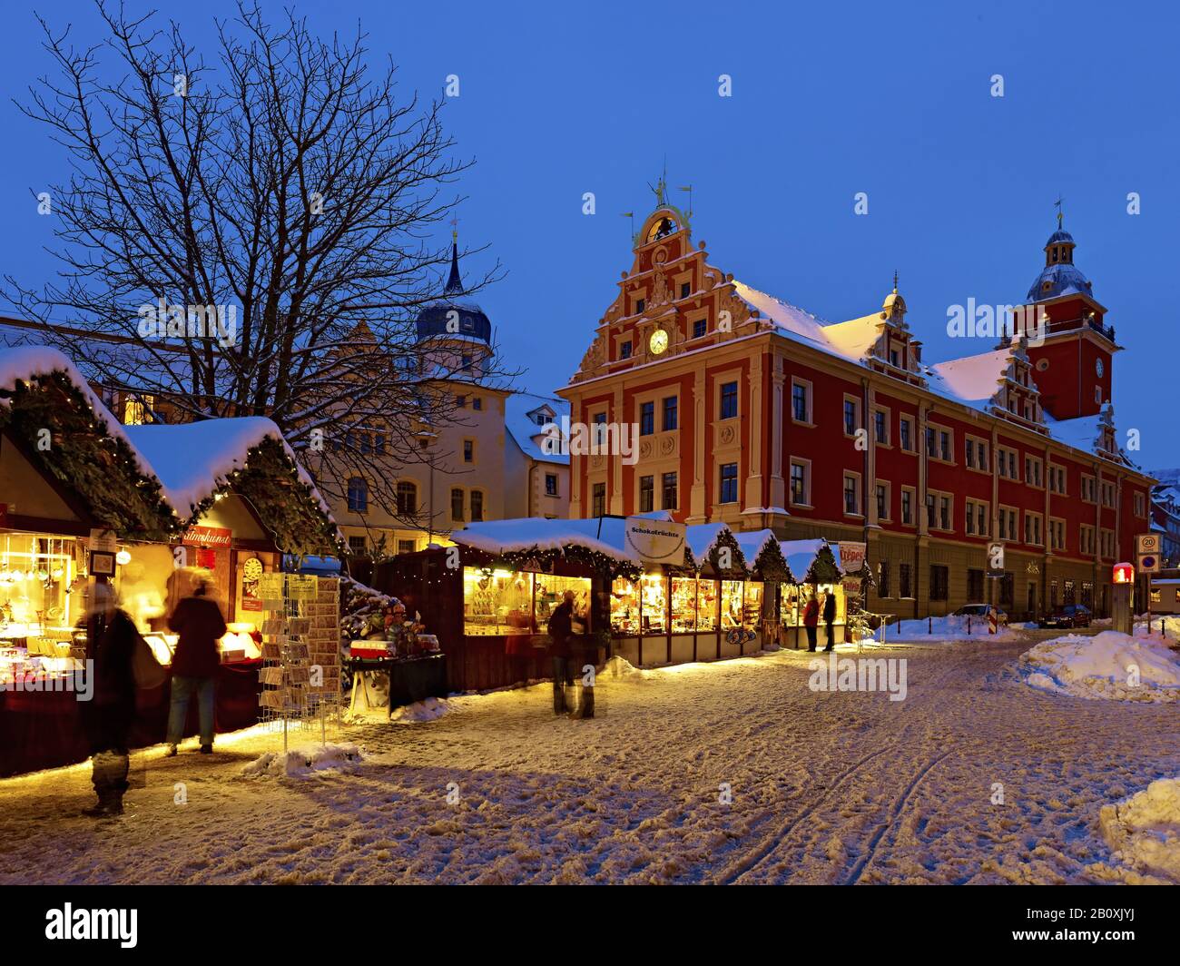 Christmas market with town hall at Hauptmarkt, district town Gotha ...