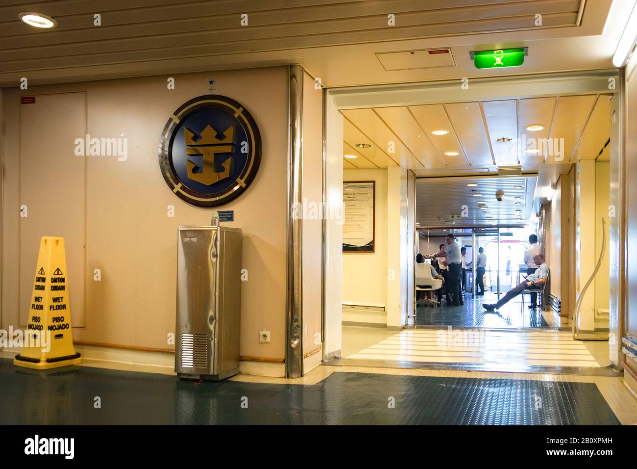 Ship hallway hi-res stock photography and images - Alamy