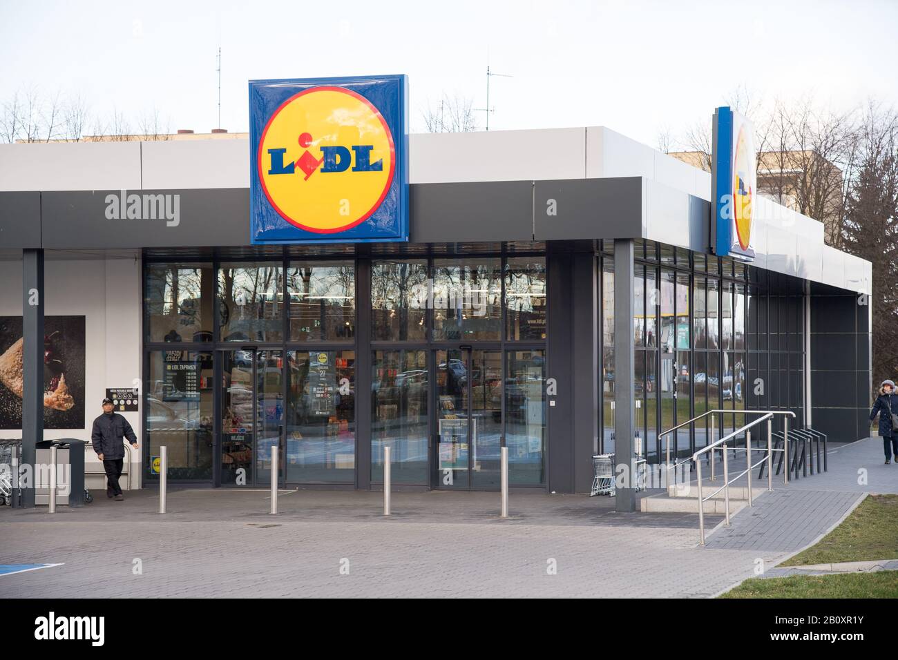 Lidl local shopping hi-res stock photography and images - Alamy