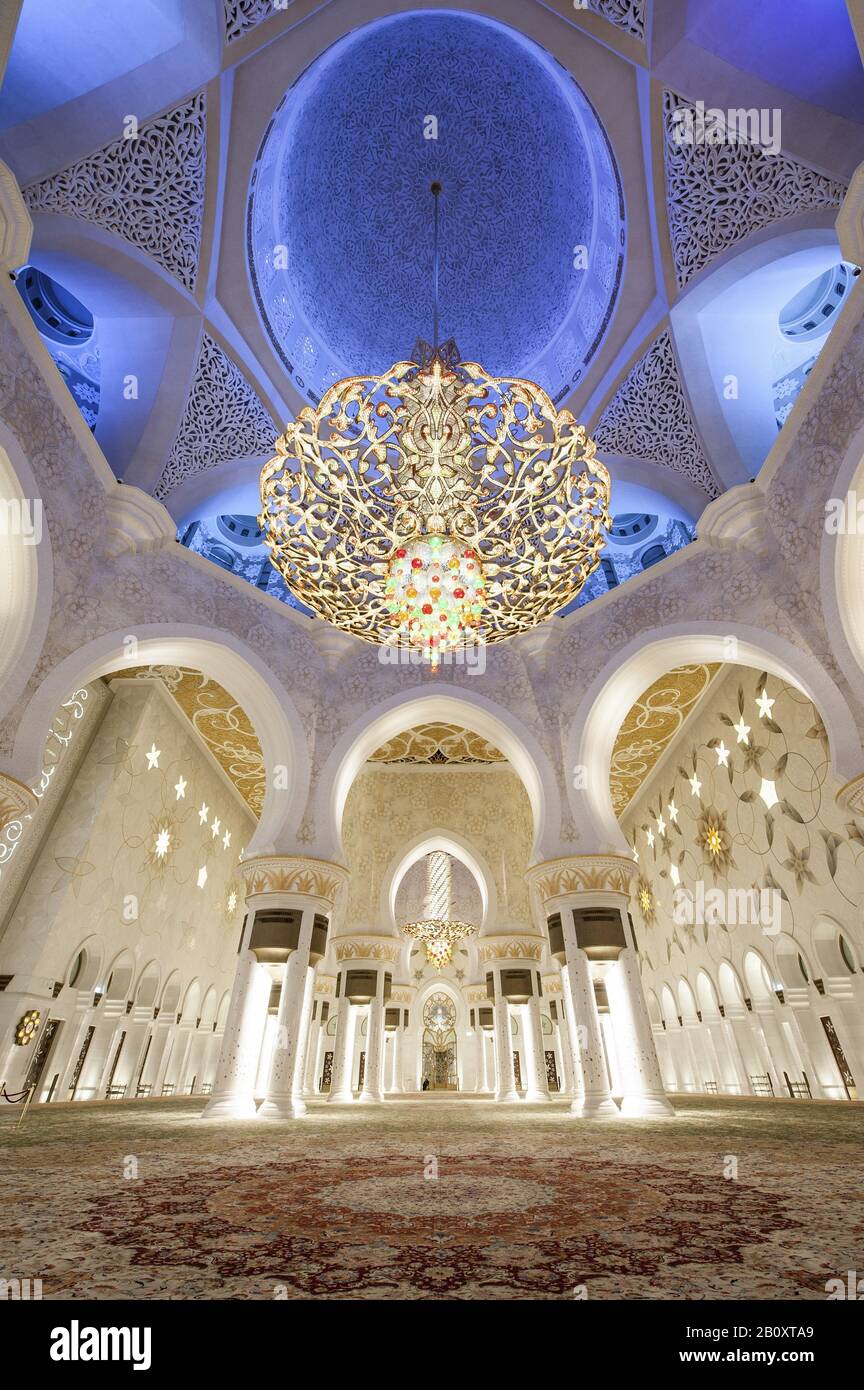 Prayer room of the Schaich Zayid Mosque, Abu Dhabi, United Arab ...