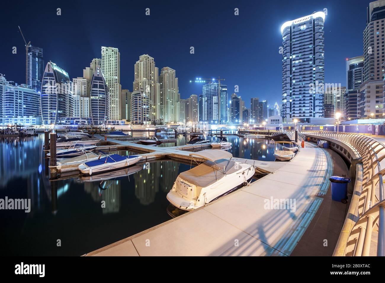 Night scape dubai hi-res stock photography and images - Alamy