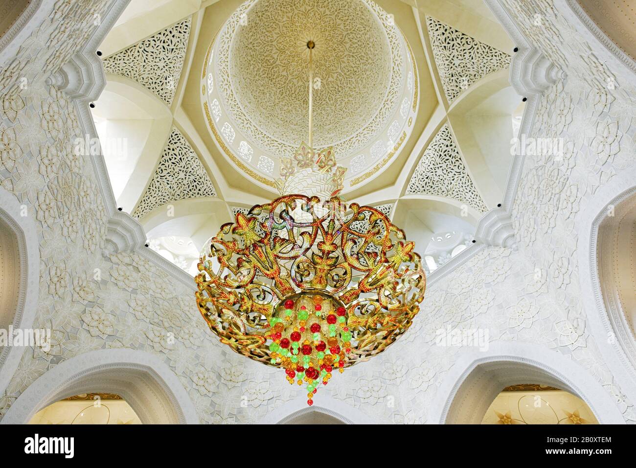 Prayer room of the Sheikh Zayed Mosque, Abu Dhabi, United Arab Emirates ...