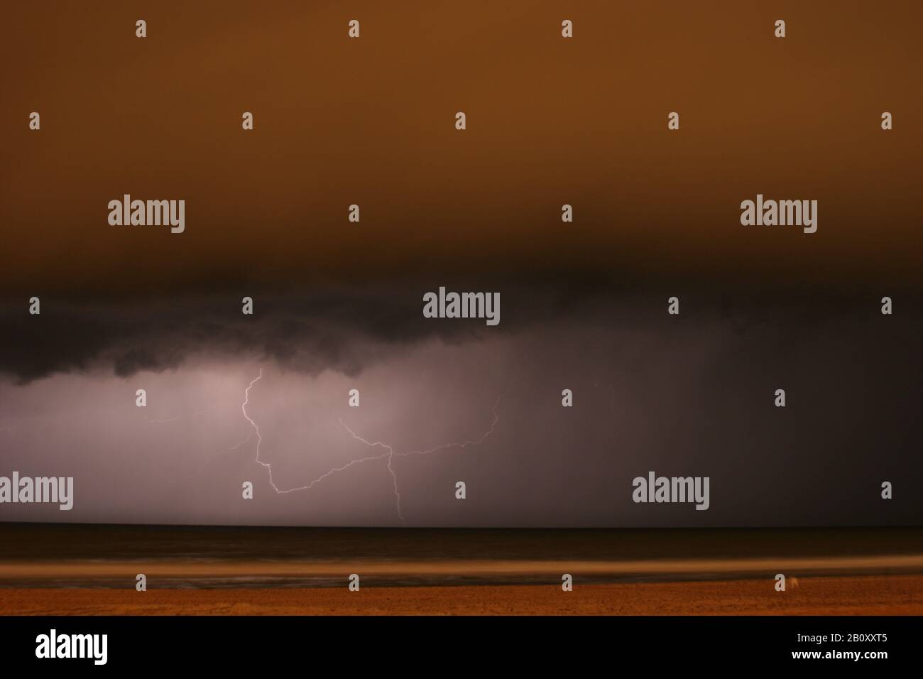Thundercloud with lightning hi-res stock photography and images - Alamy