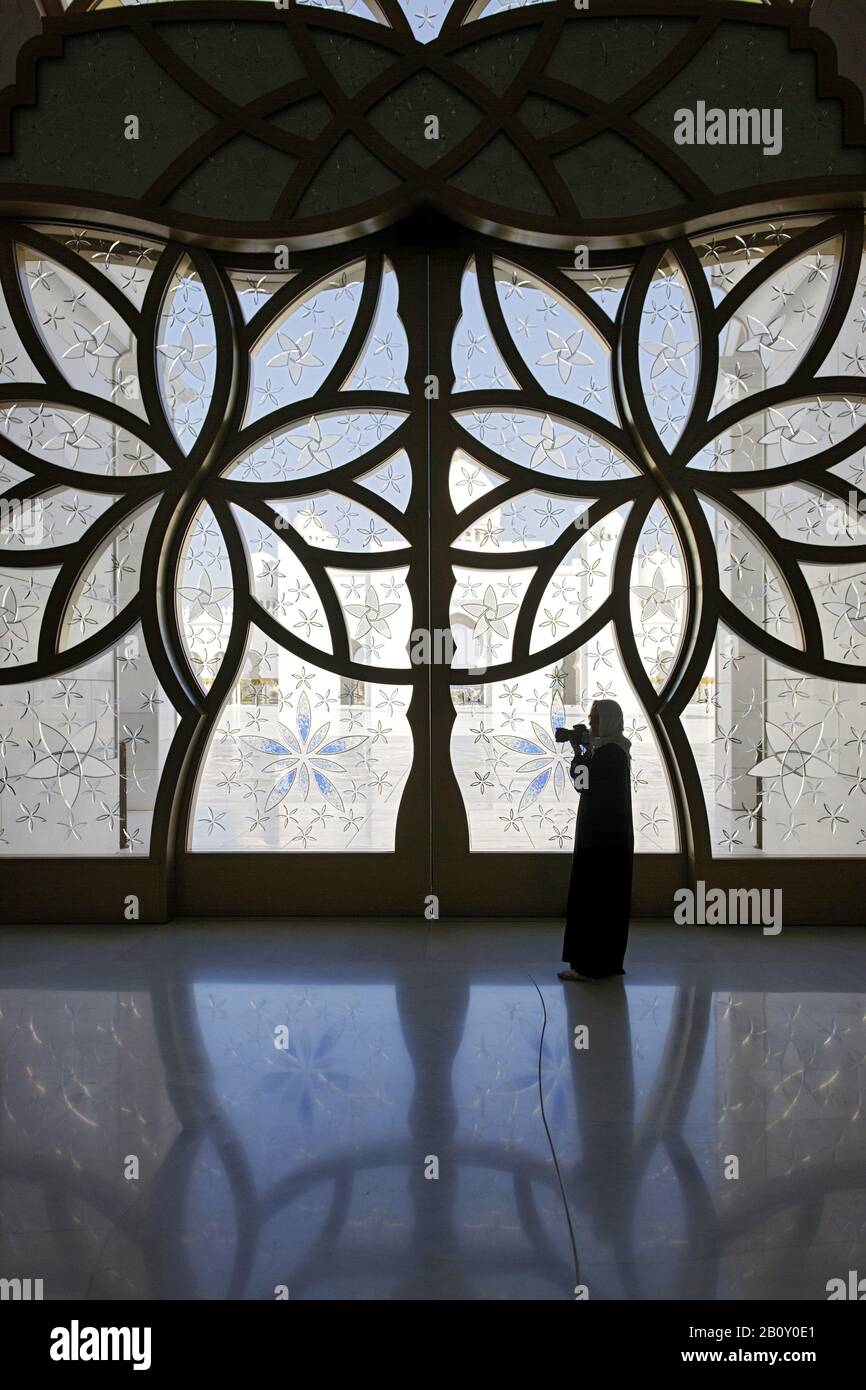 Window in Sheikh Zayed Mosque, Abu Dhabi, United Arab Emirates Stock ...