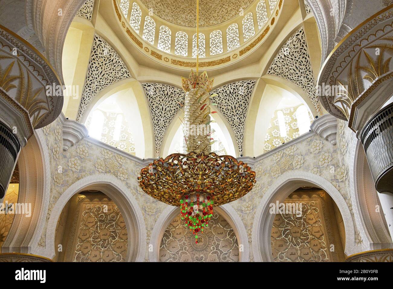 Prayer room of the Sheikh Zayed Mosque, Abu Dhabi, United Arab Emirates ...