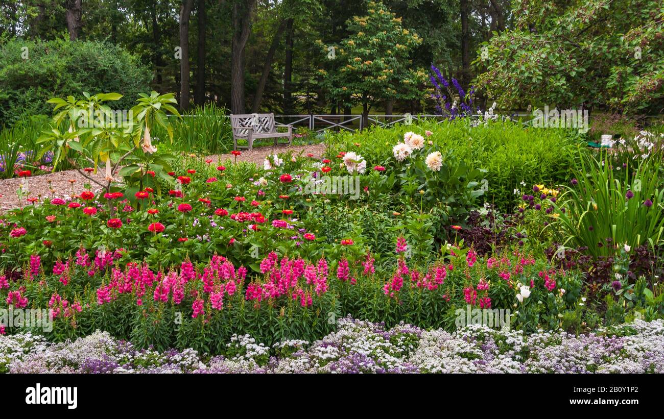 Colorful flower beds in the English Gardens of Assiniboine Park ...