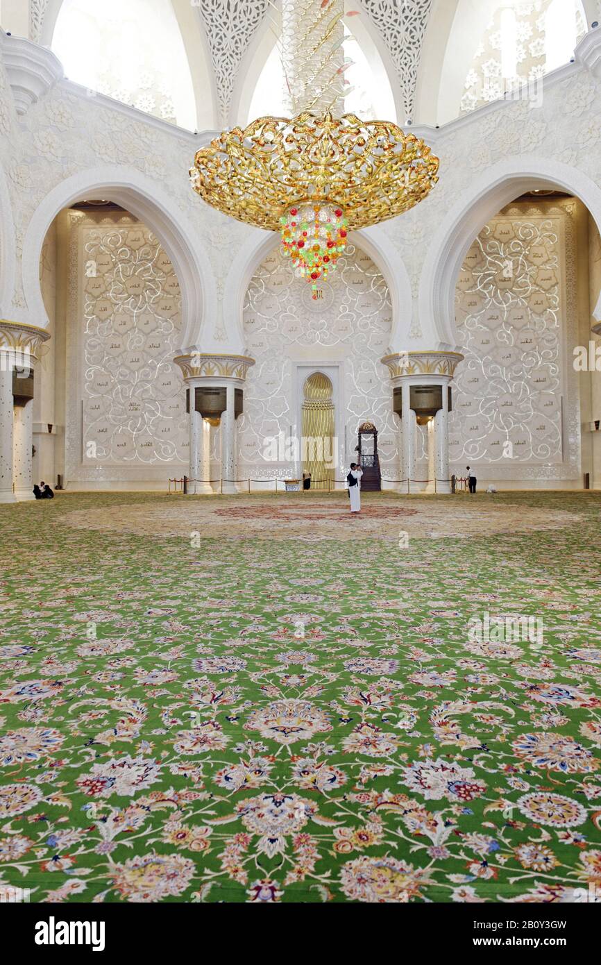 Prayer room of the Sheikh Zayed Mosque, Abu Dhabi, United Arab Emirates ...