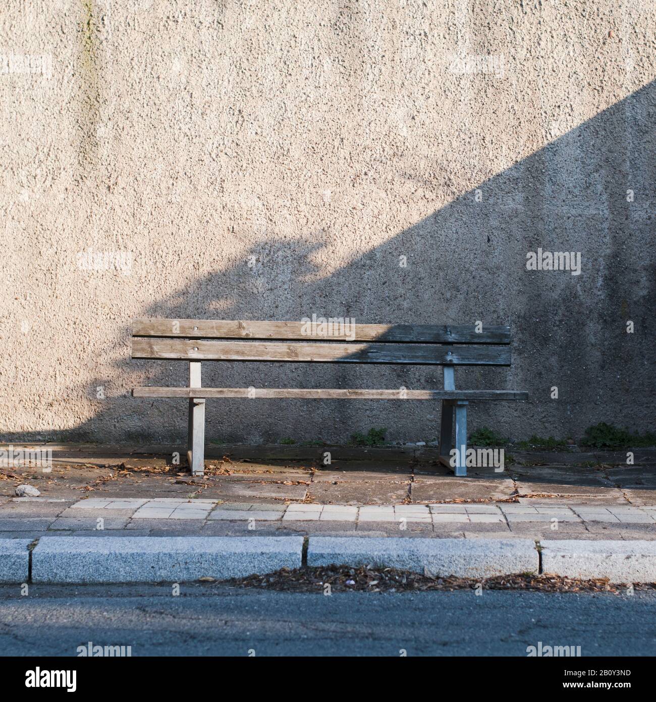Bench in front of house wall hi-res stock photography and images - Alamy