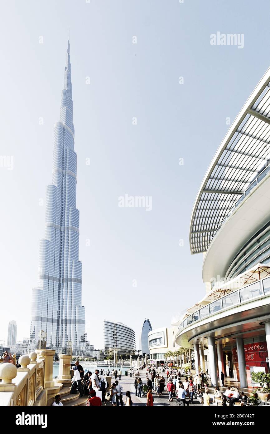 Burj Khalifa and outdoor area of Dubai Mall, Dubai, United Arab ...