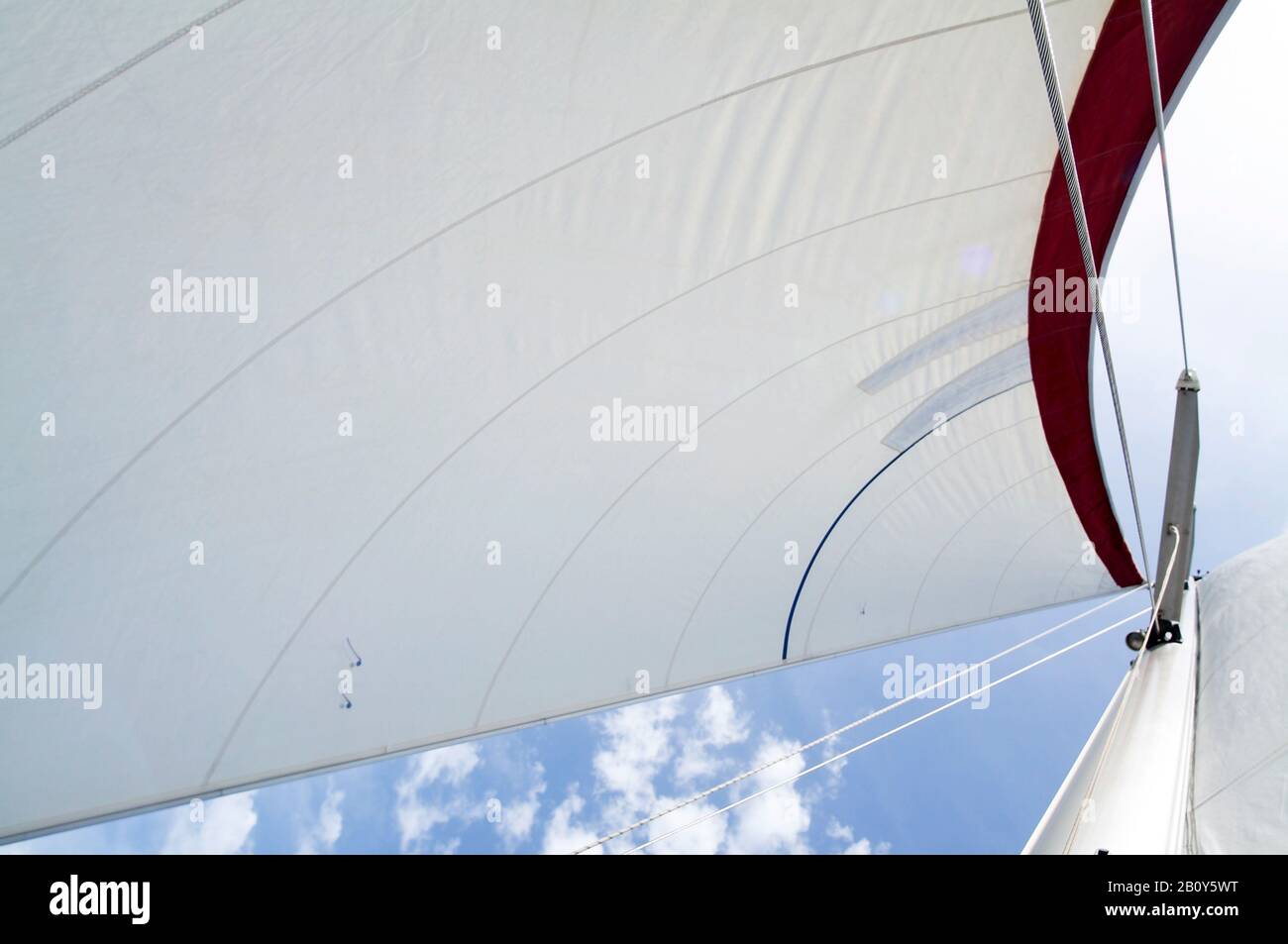 Backlit canvas, sailing yacht, sail Stock Photo - Alamy