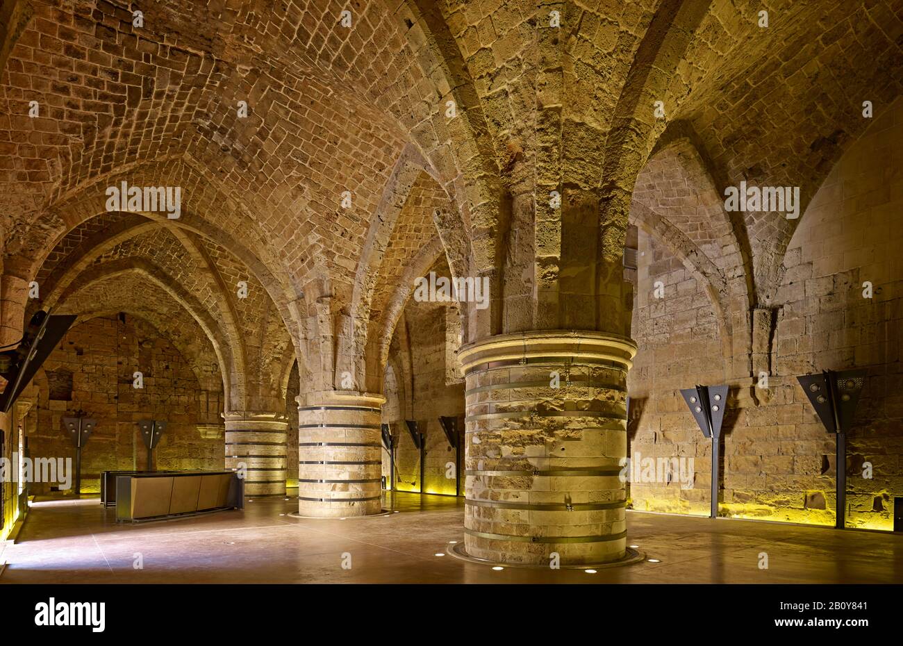 Knights hall hi-res stock photography and images - Alamy